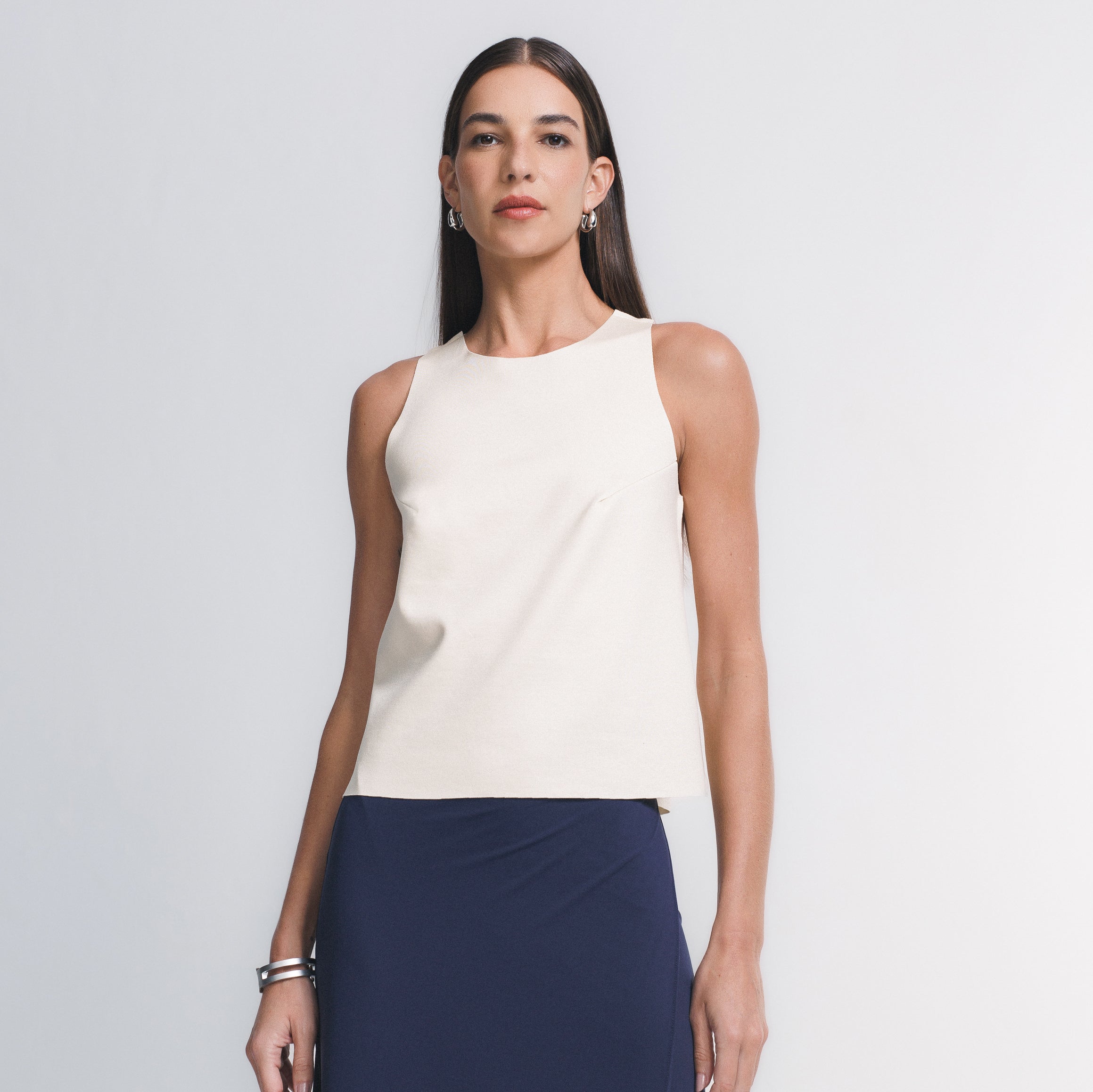 Minimal Top Feminino: design minimalista, tecido tecnológico e prático ...