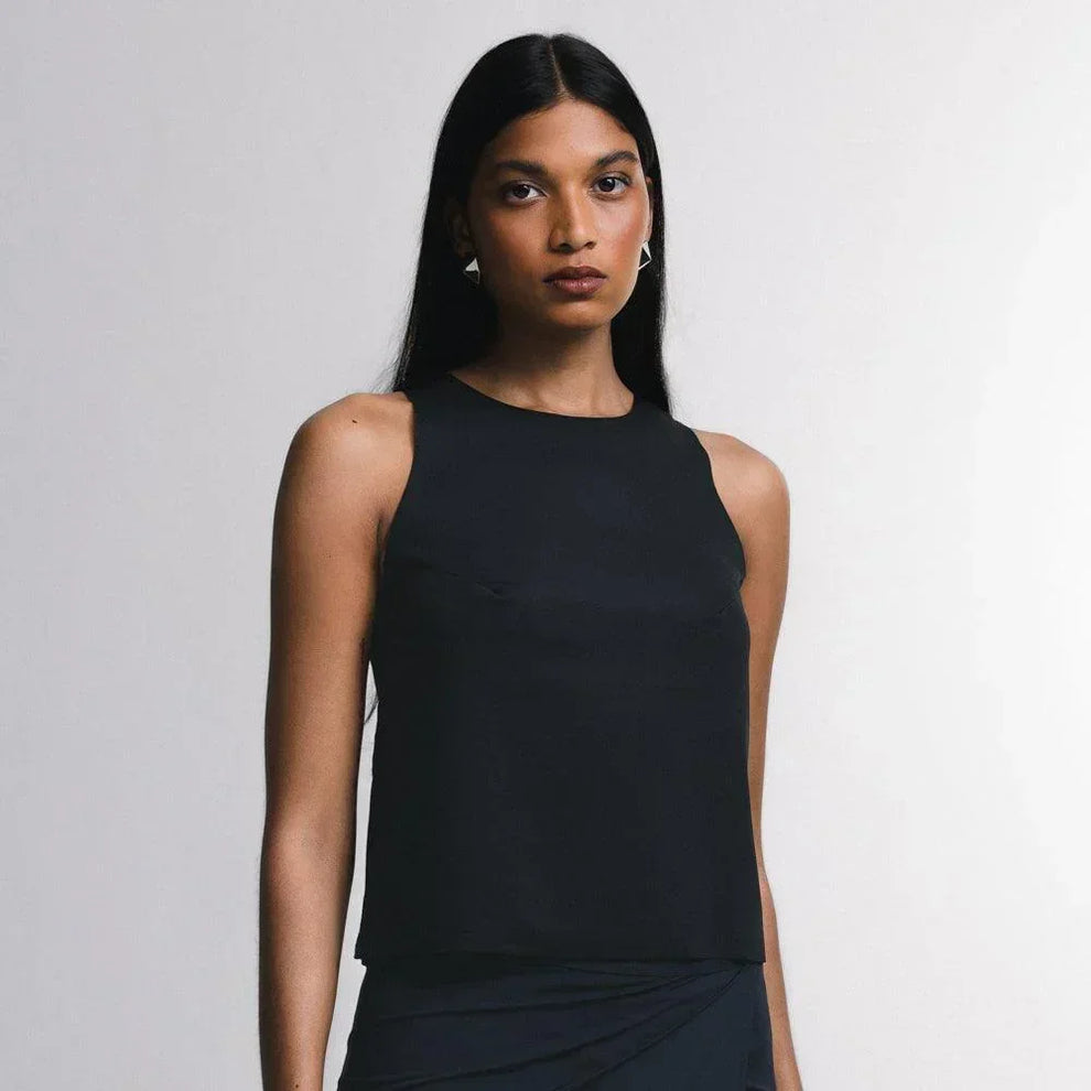 Minimal Top Feminino: design minimalista, tecido tecnológico e prático ...